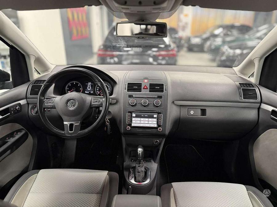 Melns Volkswagen Touran 2014 Klaipėda, ar dzinēja tilpumu 2.00 L un nobraukumu 183 tūkst. km par 8950 €, foto 3 vietnē AUTOMOTO.COM.LV