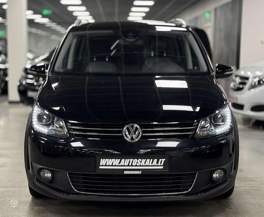 Melns Volkswagen Touran 2014 Klaipėda, ar dzinēja tilpumu 2.00 L un nobraukumu 183 tūkst. km par 8950 €, foto 5 vietnē AUTOMOTO.COM.LV