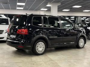 Melns Volkswagen Touran 2014 Klaipėda, ar dzinēja tilpumu 2.00 L un nobraukumu 183 tūkst. km par 8950 €, foto 13 vietnē AUTOMOTO.COM.LV