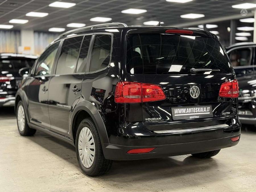 Melns Volkswagen Touran 2014 Klaipėda, ar dzinēja tilpumu 2.00 L un nobraukumu 183 tūkst. km par 8950 €, foto 28 vietnē AUTOMOTO.COM.LV