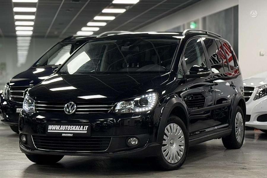Melns Volkswagen Touran 2014 Klaipėda, ar dzinēja tilpumu 2.00 L un nobraukumu 183 tūkst. km par 8950 €, foto 29 vietnē AUTOMOTO.COM.LV