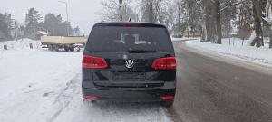 Black Volkswagen Touran 2014 in Utena, with an engine capacity of 1.60 L and mileage of 202 thousand km for 4950 €, photo 4 on AUTOMOTO.COM.LV