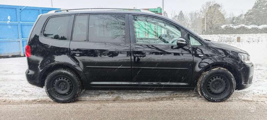 Black Volkswagen Touran 2014 in Utena, with an engine capacity of 1.60 L and mileage of 202 thousand km for 4950 €, photo 6 on AUTOMOTO.COM.LV