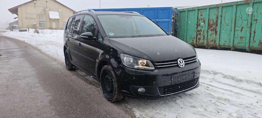 Black Volkswagen Touran 2014 in Utena, with an engine capacity of 1.60 L and mileage of 202 thousand km for 4950 €, photo 7 on AUTOMOTO.COM.LV
