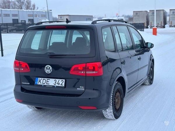 Black Volkswagen Touran 2014 in Vilnius, with an engine capacity of 1.60 L and mileage of 310 thousand km for 7500 €, photo 8 on AUTOMOTO.COM.LV