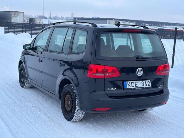 Black Volkswagen Touran 2014 in Vilnius, with an engine capacity of 1.60 L and mileage of 310 thousand km for 7500 €, photo 9 on AUTOMOTO.COM.LV