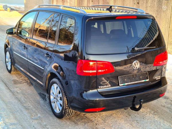 Melns Volkswagen Touran 2014 Kauņa, ar dzinēja tilpumu 1.97 L un nobraukumu 290 tūkst. km par 6650 €, foto 3 vietnē AUTOMOTO.COM.LV