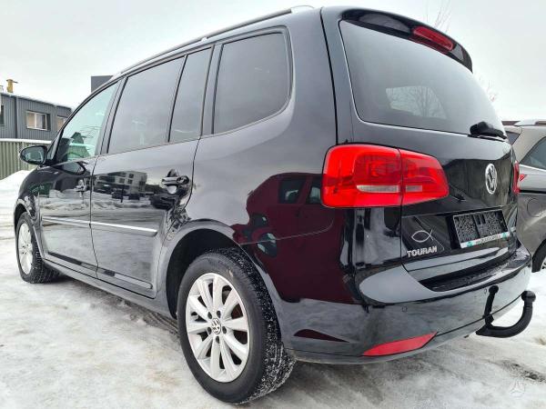 Melns Volkswagen Touran 2014 Kauņa, ar dzinēja tilpumu 2.00 L un nobraukumu 290 tūkst. km par 6650 €, foto 4 vietnē AUTOMOTO.COM.LV