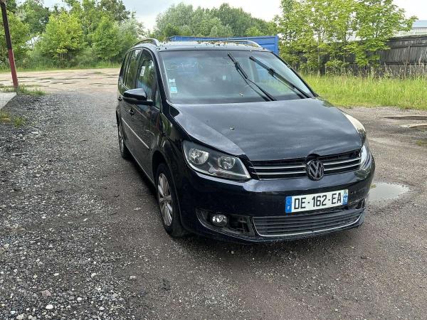 Black Volkswagen Touran 2014 in Kaunas, with an engine capacity of 1.97 L and mileage of 241 thousand km for 4600 €, photo 1 on AUTOMOTO.COM.LV