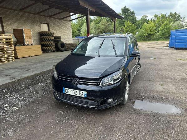 Black Volkswagen Touran 2014 in Kaunas, with an engine capacity of 1.97 L and mileage of 241 thousand km for 4600 €, photo 2 on AUTOMOTO.COM.LV