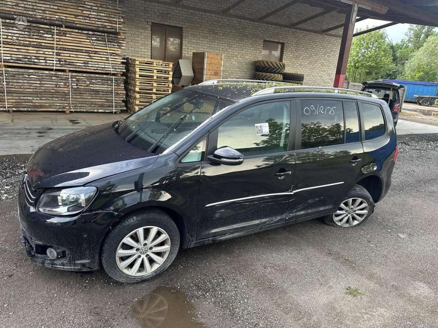 Melns Volkswagen Touran 2014 Kauņa, ar dzinēja tilpumu 1.97 L un nobraukumu 241 tūkst. km par 4600 €, foto 6 vietnē AUTOMOTO.COM.LV