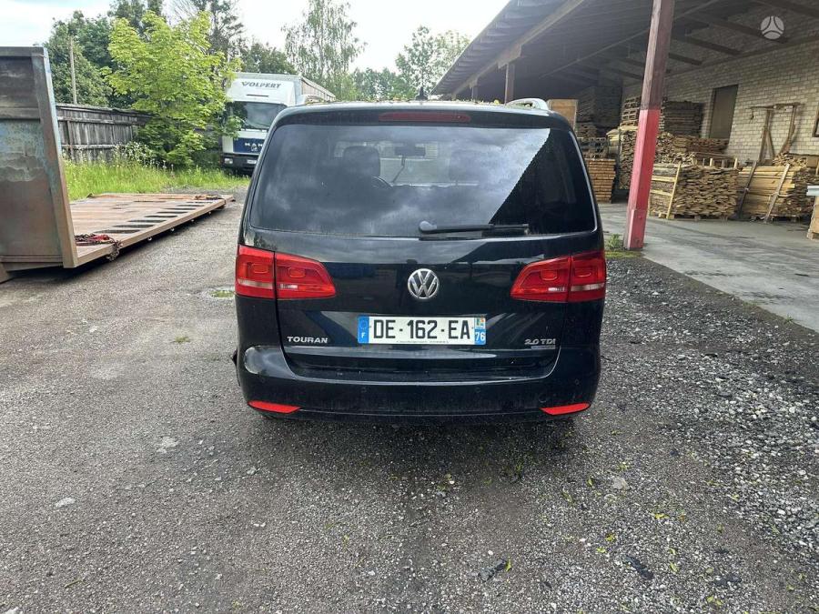 Melns Volkswagen Touran 2014 Kauņa, ar dzinēja tilpumu 1.97 L un nobraukumu 241 tūkst. km par 4600 €, foto 7 vietnē AUTOMOTO.COM.LV