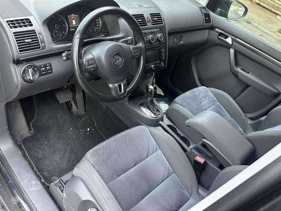 Melns Volkswagen Touran 2014 Kauņa, ar dzinēja tilpumu 1.97 L un nobraukumu 241 tūkst. km par 4600 €, foto 8 vietnē AUTOMOTO.COM.LV