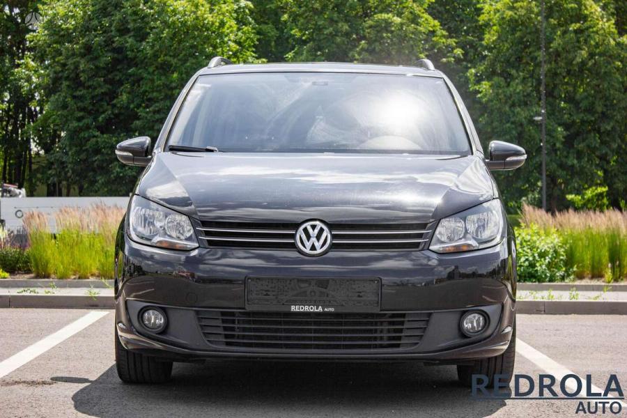 Melns Volkswagen Touran 2014 Kauņa, ar dzinēja tilpumu 1.60 L un nobraukumu 268 tūkst. km par 6200 €, foto 3 vietnē AUTOMOTO.COM.LV
