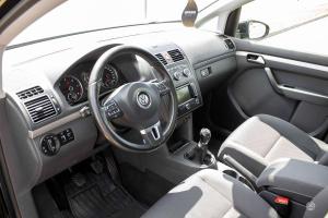 Melns Volkswagen Touran 2014 Kauņa, ar dzinēja tilpumu 1.60 L un nobraukumu 268 tūkst. km par 6200 €, foto 8 vietnē AUTOMOTO.COM.LV