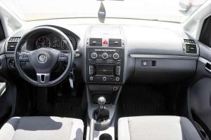Melns Volkswagen Touran 2014 Kauņa, ar dzinēja tilpumu 1.60 L un nobraukumu 268 tūkst. km par 6200 €, foto 9 vietnē AUTOMOTO.COM.LV