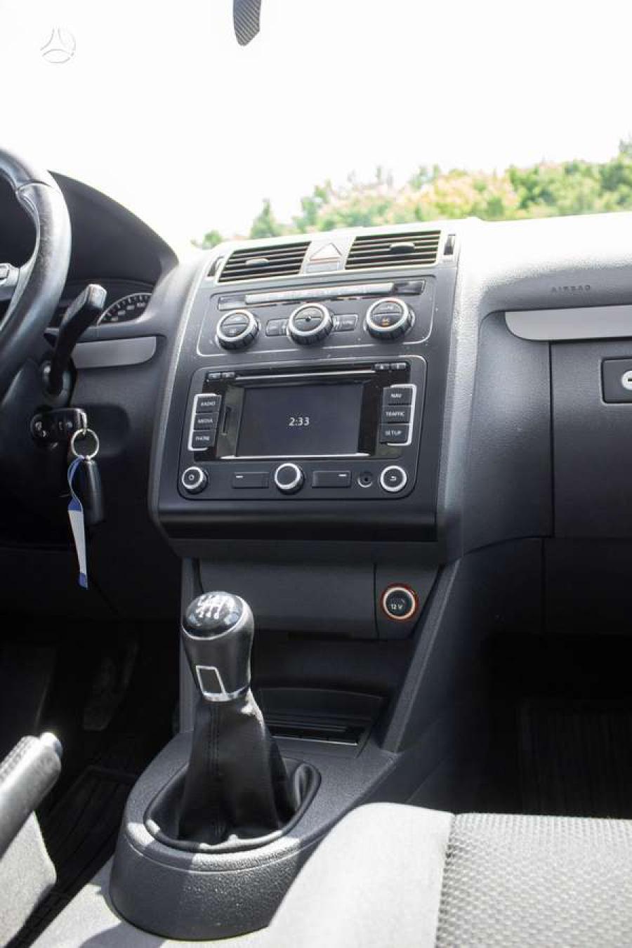 Melns Volkswagen Touran 2014 Kauņa, ar dzinēja tilpumu 1.60 L un nobraukumu 268 tūkst. km par 6200 €, foto 16 vietnē AUTOMOTO.COM.LV