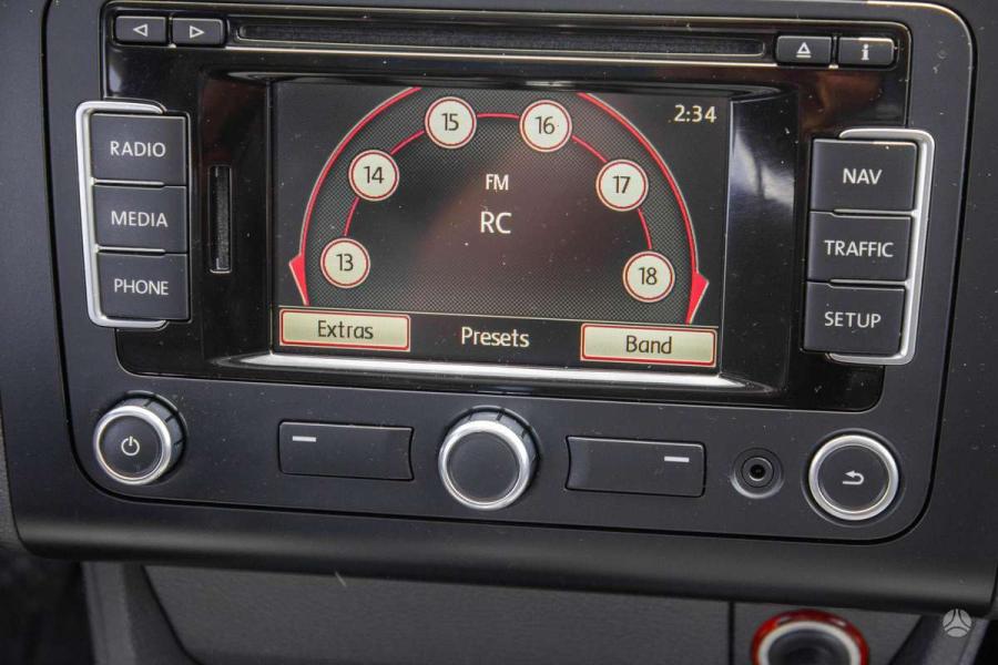 Melns Volkswagen Touran 2014 Kauņa, ar dzinēja tilpumu 1.60 L un nobraukumu 268 tūkst. km par 6200 €, foto 18 vietnē AUTOMOTO.COM.LV