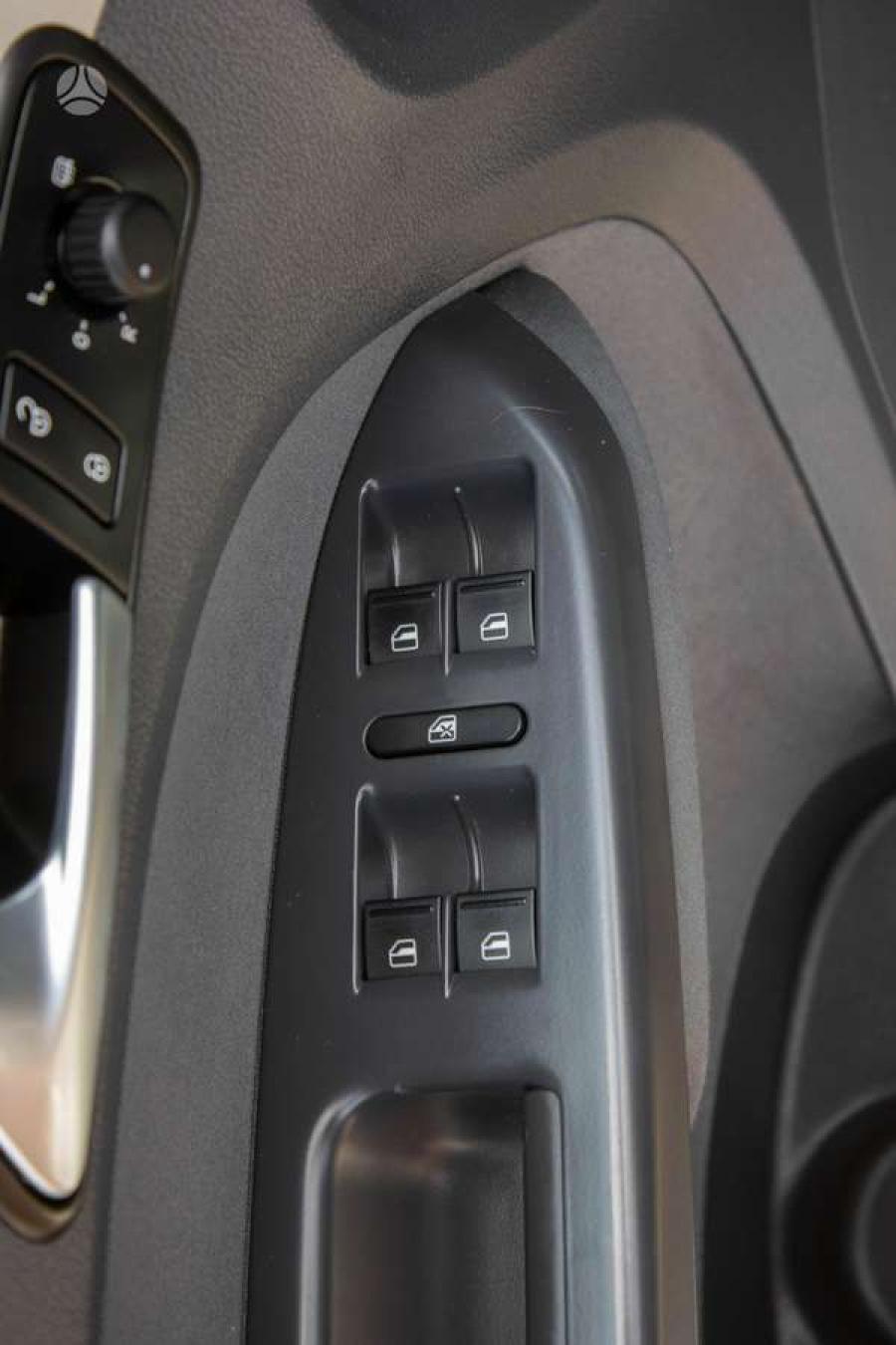 Melns Volkswagen Touran 2014 Kauņa, ar dzinēja tilpumu 1.60 L un nobraukumu 268 tūkst. km par 6200 €, foto 20 vietnē AUTOMOTO.COM.LV