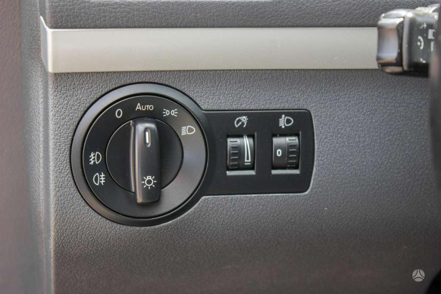 Melns Volkswagen Touran 2014 Kauņa, ar dzinēja tilpumu 1.60 L un nobraukumu 268 tūkst. km par 6200 €, foto 21 vietnē AUTOMOTO.COM.LV