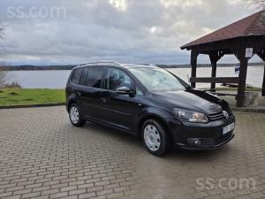 Melns Volkswagen Touran 2014 Ogre, ar dzinēja tilpumu 1.60 L un nobraukumu 365 tūkst. km par 8700 €, foto  vietnē AUTOMOTO.COM.LV