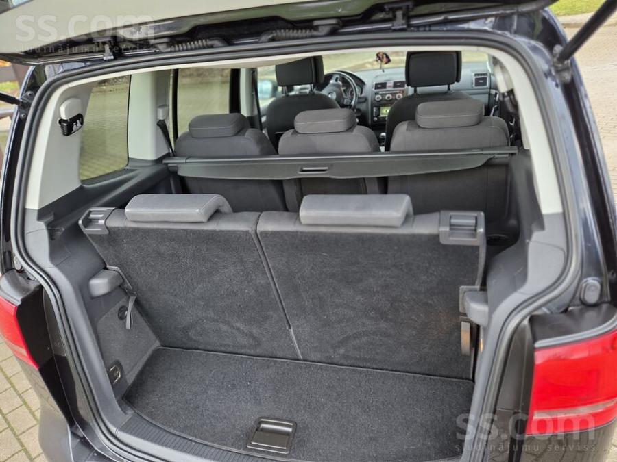 Black Volkswagen Touran 2014 in Ogre, with an engine capacity of 1.60 L and mileage of 365 thousand km for 8700 €, photo 7 on AUTOMOTO.COM.LV