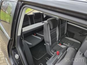 Black Volkswagen Touran 2014 in Ogre, with an engine capacity of 1.60 L and mileage of 365 thousand km for 8700 €, photo 9 on AUTOMOTO.COM.LV
