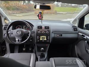 Black Volkswagen Touran 2014 in Ogre, with an engine capacity of 1.60 L and mileage of 365 thousand km for 8700 €, photo 10 on AUTOMOTO.COM.LV