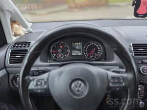 Black Volkswagen Touran 2014 in Ogre, with an engine capacity of 1.60 L and mileage of 365 thousand km for 8700 €, photo 11 on AUTOMOTO.COM.LV