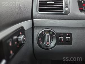 Black Volkswagen Touran 2014 in Ogre, with an engine capacity of 1.60 L and mileage of 365 thousand km for 8700 €, photo 13 on AUTOMOTO.COM.LV