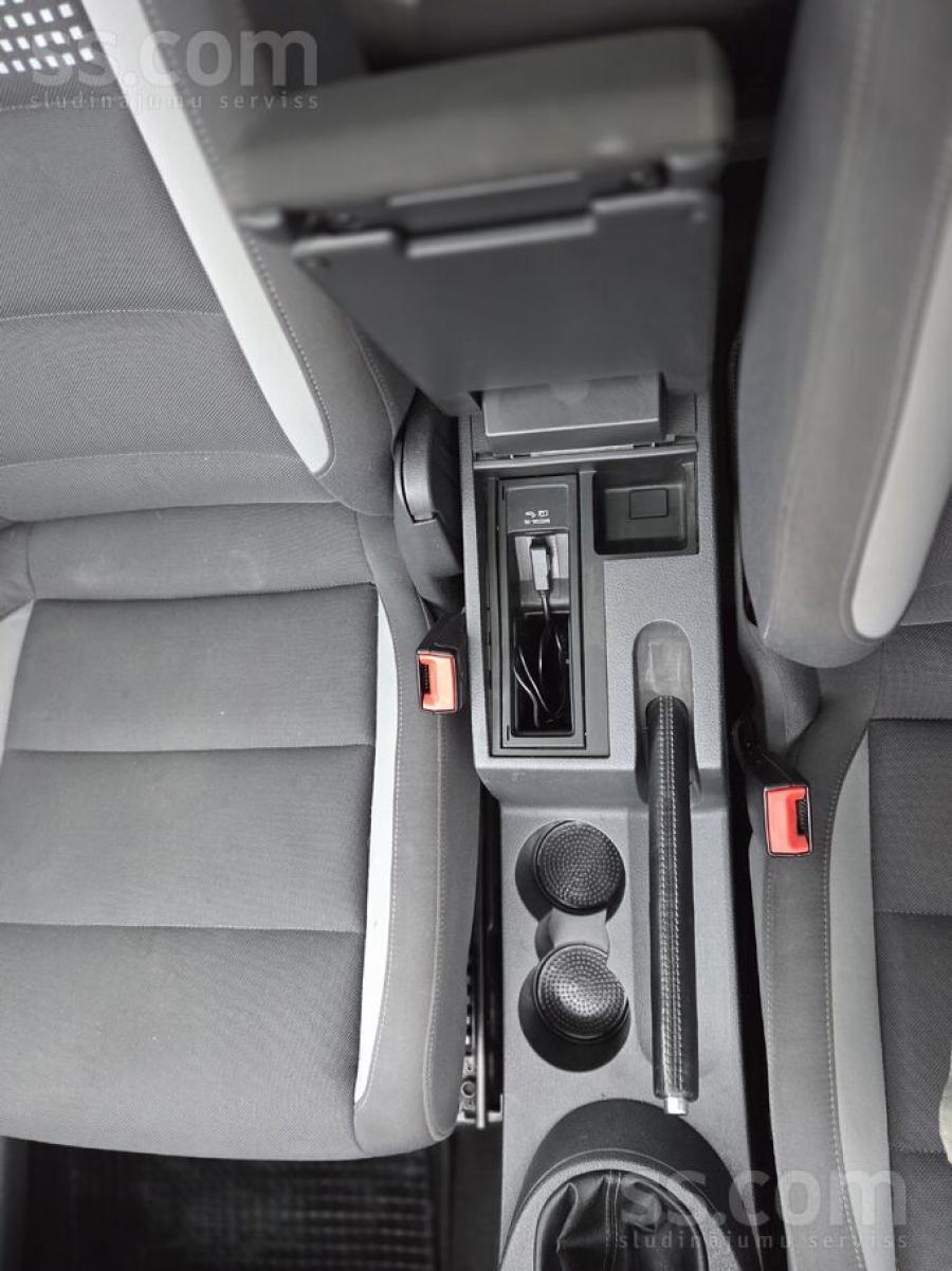 Black Volkswagen Touran 2014 in Ogre, with an engine capacity of 1.60 L and mileage of 365 thousand km for 8700 €, photo 16 on AUTOMOTO.COM.LV