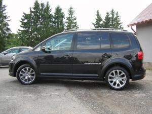 Melns Volkswagen Touran 2014 Sigulda, ar dzinēja tilpumu 2.00 L un nobraukumu 263 tūkst. km par 7750 €, foto 5 vietnē AUTOMOTO.COM.LV