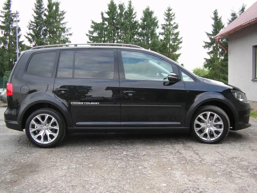 Melns Volkswagen Touran 2014 Sigulda, ar dzinēja tilpumu 2.00 L un nobraukumu 263 tūkst. km par 7750 €, foto 8 vietnē AUTOMOTO.COM.LV