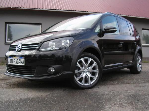 Black Volkswagen Touran 2014 in Sigulda, with an engine capacity of 2.00 L and mileage of 263 thousand km for 7750 €, photo 9 on AUTOMOTO.COM.LV