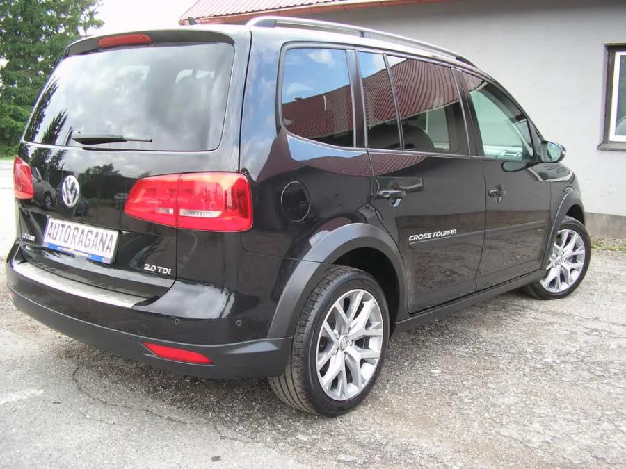 Melns Volkswagen Touran 2014 Sigulda, ar dzinēja tilpumu 2.00 L un nobraukumu 263 tūkst. km par 7750 €, foto 11 vietnē AUTOMOTO.COM.LV