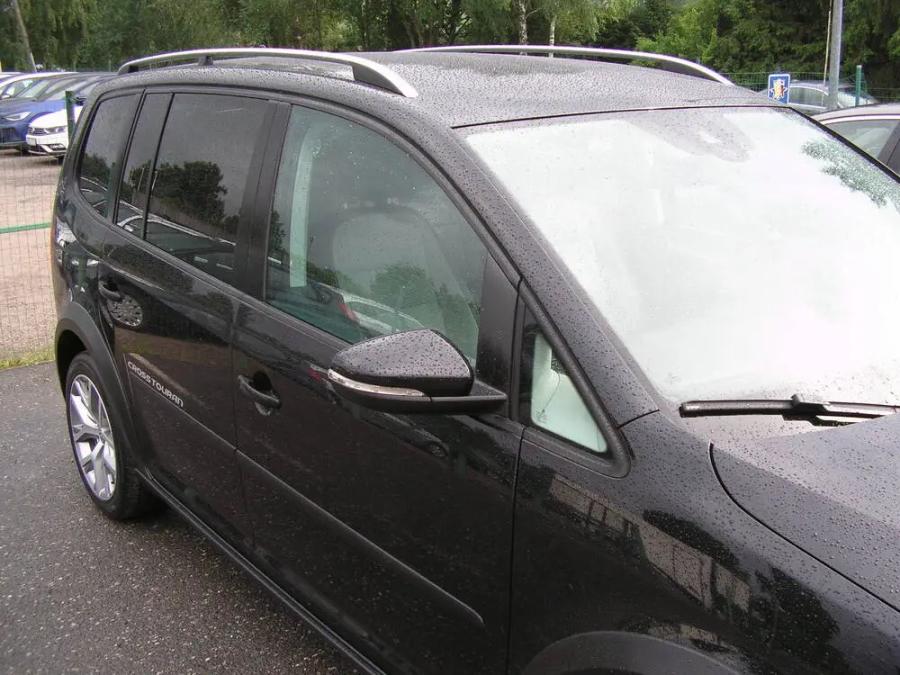 Melns Volkswagen Touran 2014 Sigulda, ar dzinēja tilpumu 2.00 L un nobraukumu 263 tūkst. km par 7750 €, foto 12 vietnē AUTOMOTO.COM.LV