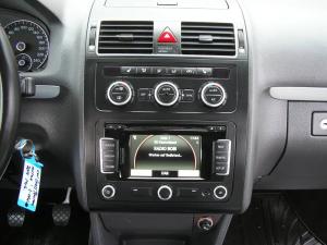 Melns Volkswagen Touran 2014 Sigulda, ar dzinēja tilpumu 2.00 L un nobraukumu 263 tūkst. km par 7750 €, foto 16 vietnē AUTOMOTO.COM.LV