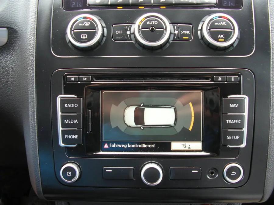 Melns Volkswagen Touran 2014 Sigulda, ar dzinēja tilpumu 2.00 L un nobraukumu 263 tūkst. km par 7750 €, foto 17 vietnē AUTOMOTO.COM.LV