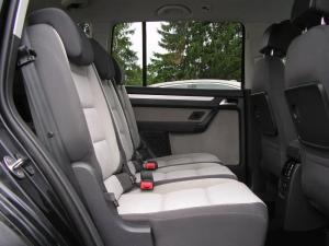 Melns Volkswagen Touran 2014 Sigulda, ar dzinēja tilpumu 2.00 L un nobraukumu 263 tūkst. km par 7750 €, foto 26 vietnē AUTOMOTO.COM.LV