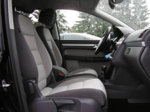Melns Volkswagen Touran 2014 Sigulda, ar dzinēja tilpumu 2.00 L un nobraukumu 263 tūkst. km par 7750 €, foto 27 vietnē AUTOMOTO.COM.LV