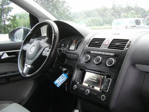 Melns Volkswagen Touran 2014 Sigulda, ar dzinēja tilpumu 2.00 L un nobraukumu 263 tūkst. km par 7750 €, foto 28 vietnē AUTOMOTO.COM.LV
