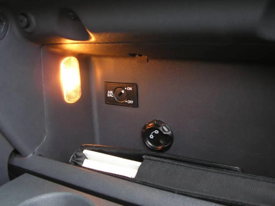 Melns Volkswagen Touran 2014 Sigulda, ar dzinēja tilpumu 2.00 L un nobraukumu 263 tūkst. km par 7750 €, foto 30 vietnē AUTOMOTO.COM.LV