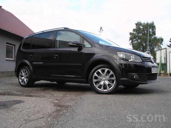 Melns Volkswagen Touran 2014 Rīga, ar dzinēja tilpumu 2.00 L un nobraukumu 0 tūkst. km par 7950 €, foto 1 vietnē AUTOMOTO.COM.LV