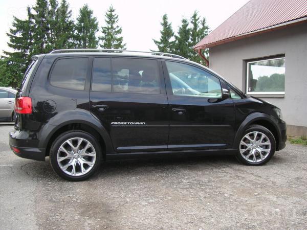Melns Volkswagen Touran 2014 Rīga, ar dzinēja tilpumu 2.00 L un nobraukumu 0 tūkst. km par 7950 €, foto 3 vietnē AUTOMOTO.COM.LV