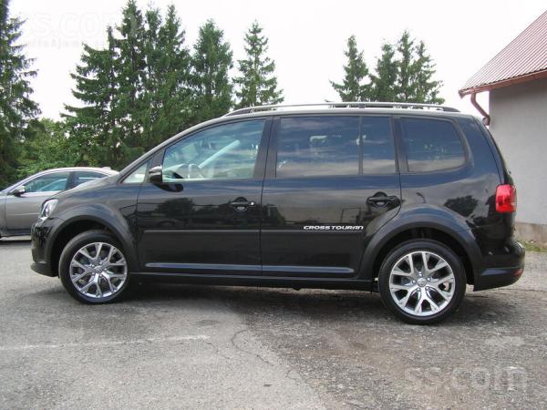 Melns Volkswagen Touran 2014 Rīga, ar dzinēja tilpumu 2.00 L un nobraukumu 0 tūkst. km par 7950 €, foto 4 vietnē AUTOMOTO.COM.LV