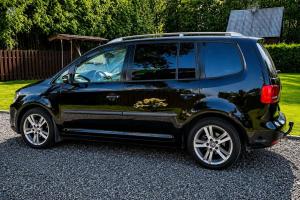 Melns Volkswagen Touran 2014 Kauņa, ar dzinēja tilpumu 1.60 L un nobraukumu 350 tūkst. km par 4650 €, foto 5 vietnē AUTOMOTO.COM.LV