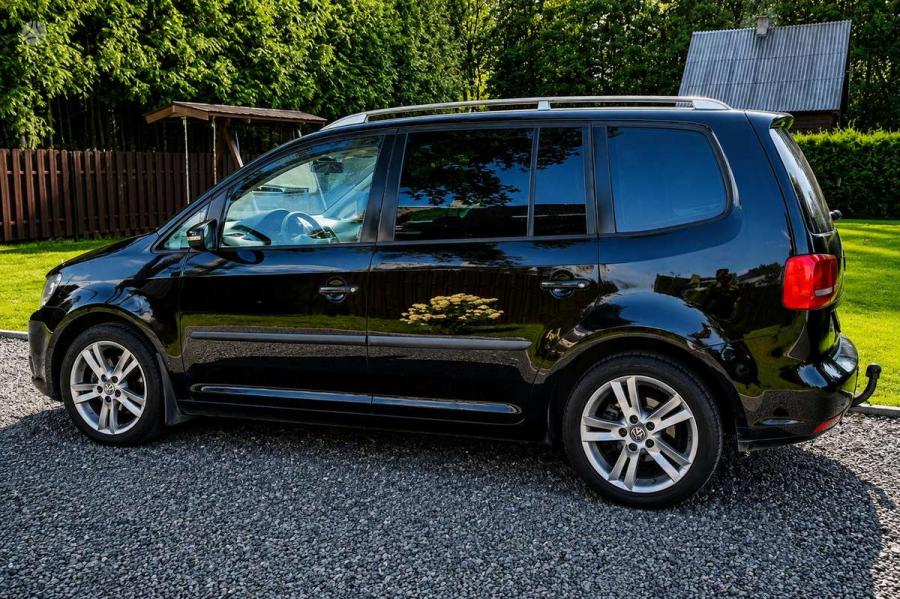Melns Volkswagen Touran 2014 Kauņa, ar dzinēja tilpumu 1.60 L un nobraukumu 350 tūkst. km par 4650 €, foto 5 vietnē AUTOMOTO.COM.LV