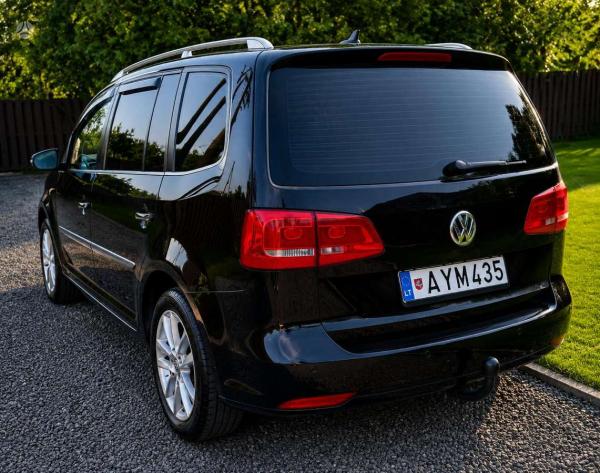 Melns Volkswagen Touran 2014 Kauņa, ar dzinēja tilpumu 1.60 L un nobraukumu 350 tūkst. km par 4650 €, foto 5 vietnē AUTOMOTO.COM.LV