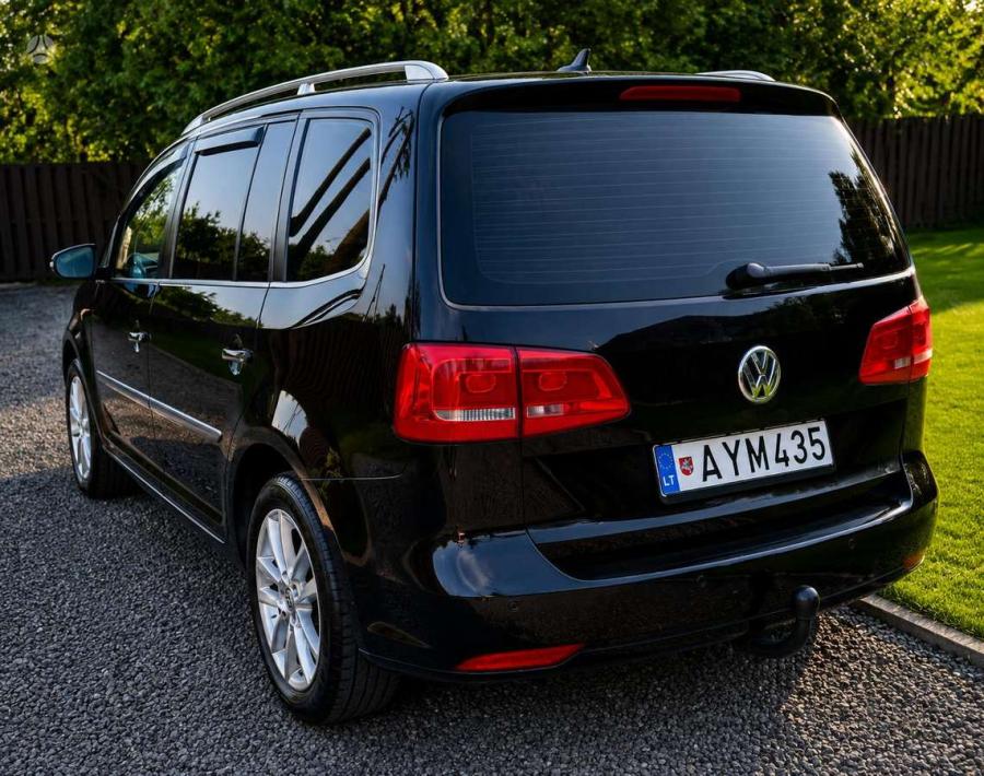Melns Volkswagen Touran 2014 Kauņa, ar dzinēja tilpumu 1.60 L un nobraukumu 350 tūkst. km par 4650 €, foto 6 vietnē AUTOMOTO.COM.LV
