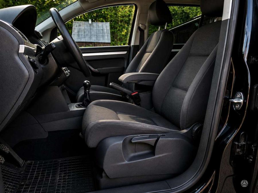 Melns Volkswagen Touran 2014 Kauņa, ar dzinēja tilpumu 1.60 L un nobraukumu 350 tūkst. km par 4650 €, foto 8 vietnē AUTOMOTO.COM.LV